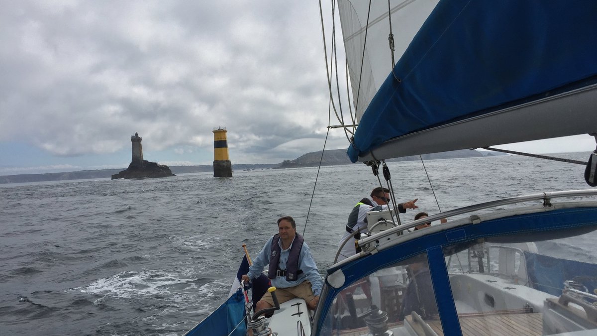Trip on sailing boat with captain in France : embark with René