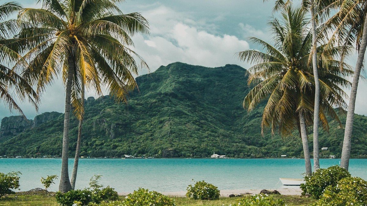Cabin cruise in Monde : island of the company, Marquise Islands.