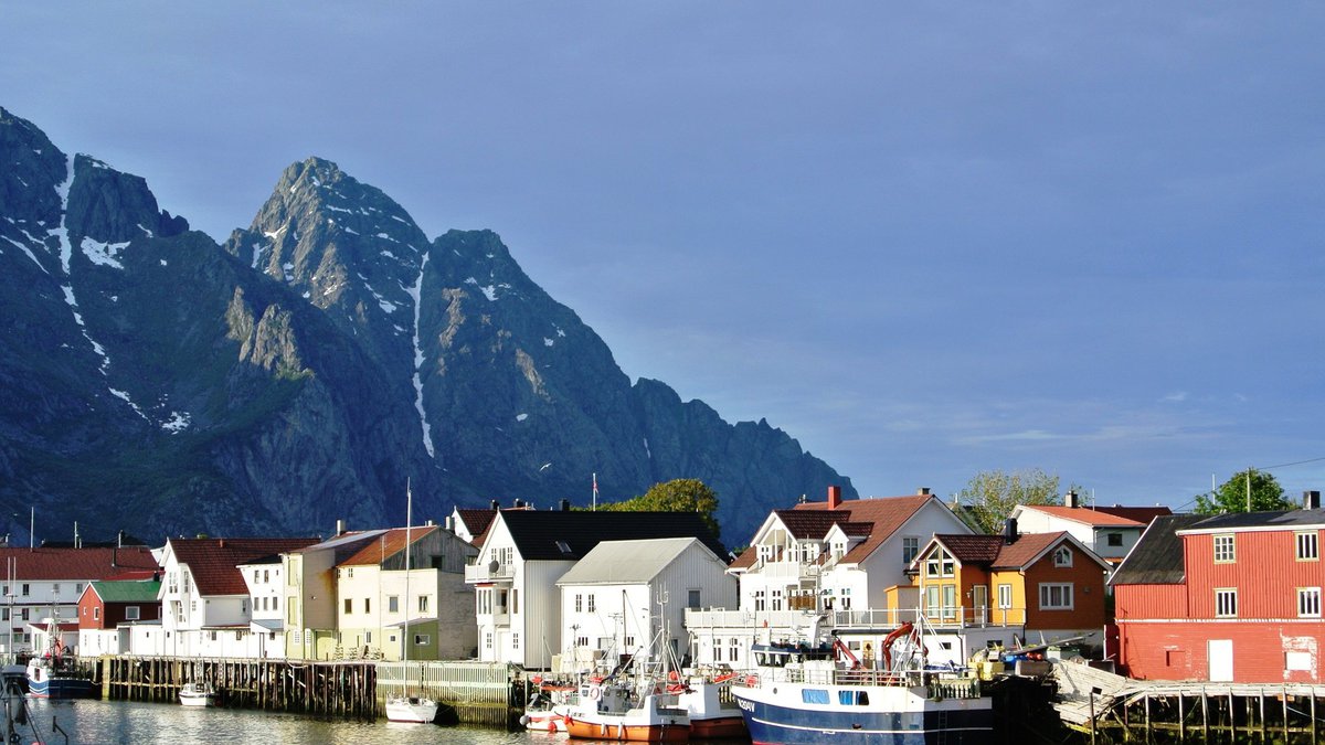 Cabin cruise in Lofoten Islands : The Lofoten islands are in the ...