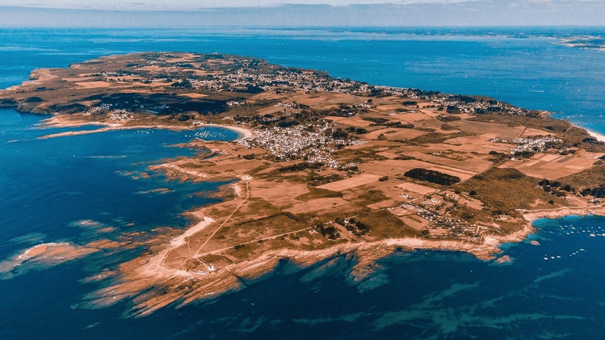 Classic yacht day trip to the island of Groix