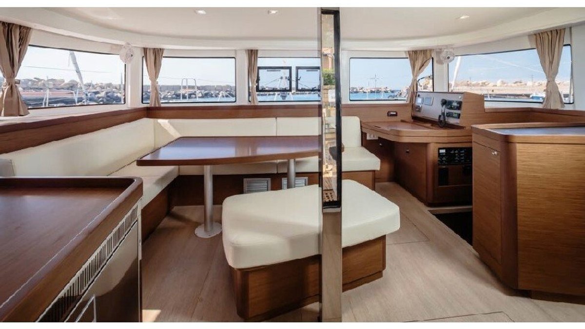 Louer un catamaran Lagoon 42 Port Capo D'orlando, Sicile