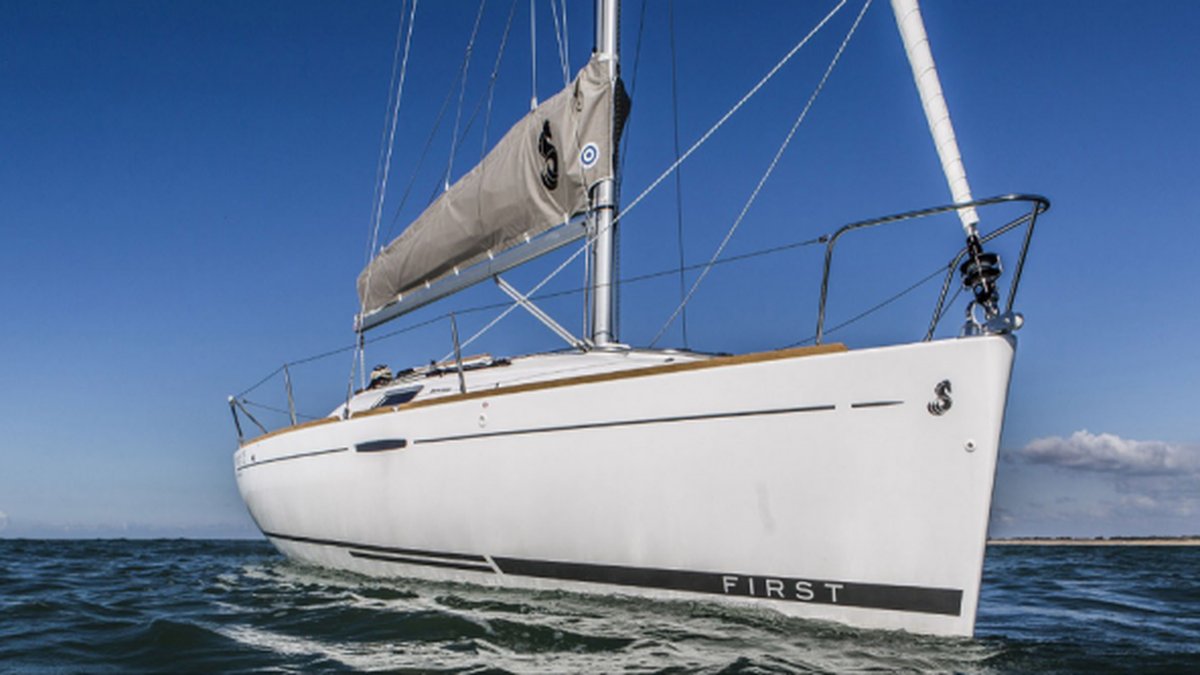 Rent a sailboat FIRST 25 S Crouesty Harbour